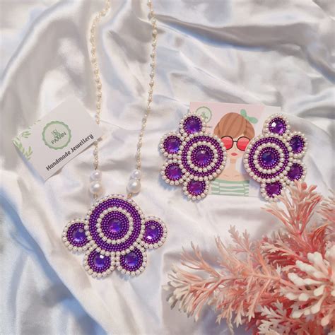 Half Flower Set Pinakitraditional