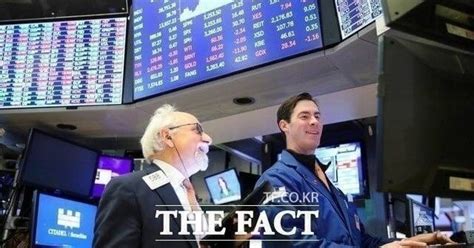 산타 랠리 뉴욕증시 3대 지수 일제히 상승테슬라 74↑