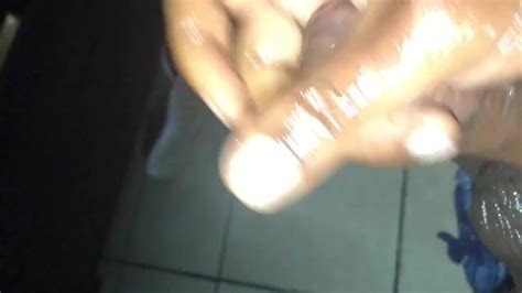 이성애자 흑인 대물 자지 쓰다듬어주는 남자 xHamster