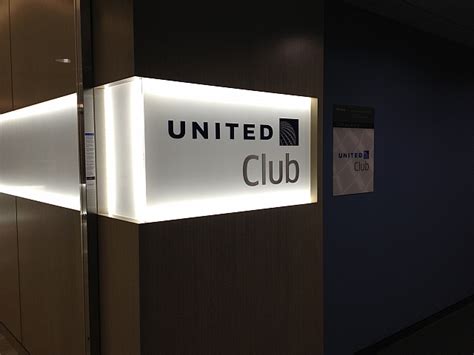 Which United Clubs Have Showers Live And Lets Fly