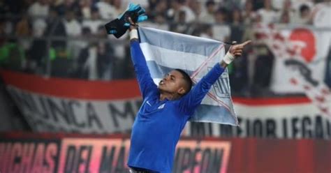 Ángelo Campos Se Pronunció Tras Mostrar Bandera Blanquiazul En El Estadio Monumental ¿qué Dijo
