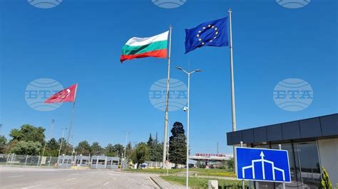 Интензивен е трафикът на някои гранични пунктове по границата с Гърция и Румъния Утро