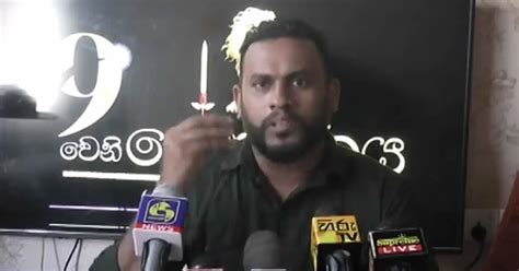 ගුරුවරියන් පහසු ඇඳුම් ඉල්ලන්නේ පාසල් දරුවන්ගේ තාත්තලා එක්ක රූම් ගිහින් සාරිය ගලවන්න අමාරු නිසා