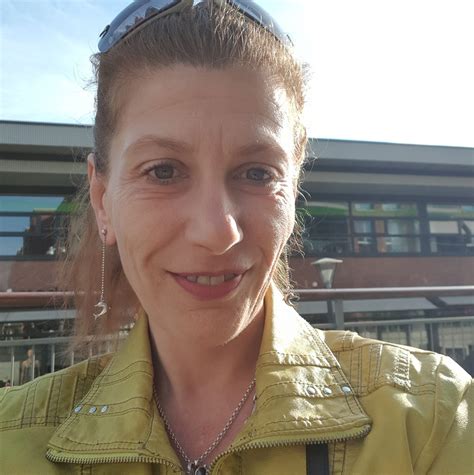 Енергийно Всичко което ви дразни е да ви научи на търпение Всеки който ви изостави е да