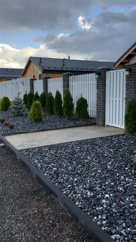 Клумба из камня — это оригинальное и стильное решение для украшения ...