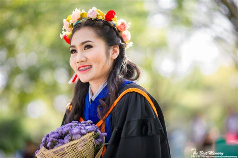 ช่างภาพรับปริญญา ถ่ายรูปรับปริญญา หาช่างภาพ ถ่ายรูปรับปริญญานอกรอบ