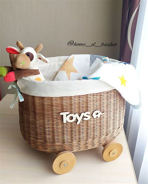 Большая корзина для игрушек | Diy and crafts, Bassinet, Wicker