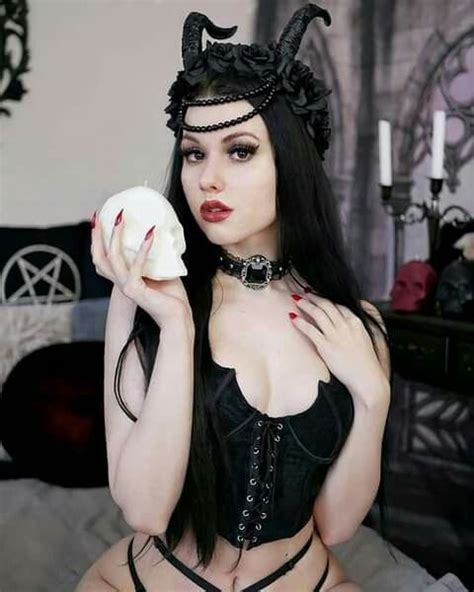 Pin De Michael Dark En Cneajna 💀 Chicas Góticas Muchachas Góticas