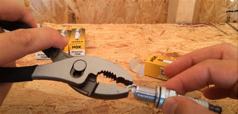 How To Tighten Spark Plugs Without A Torque Wrench? (10 Simple Steps!) 2025 » Scooter Tip