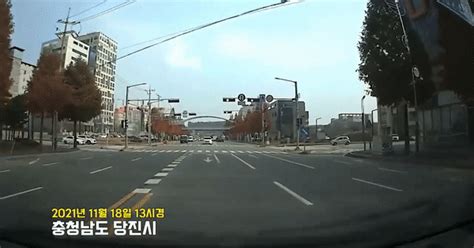 좌회전 신호 무시한 오토바이가 쾅보험 접수도 안 하고 버텨 괘씸해