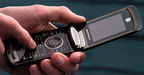 Moto Will Re Launch Its Iconic Razr Flip Phone At Rs Lakh Price But Will You Really Buy It