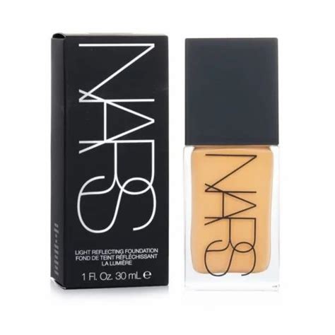 Beige Nars Natural Radiant Longwear Foundation Combination Skin