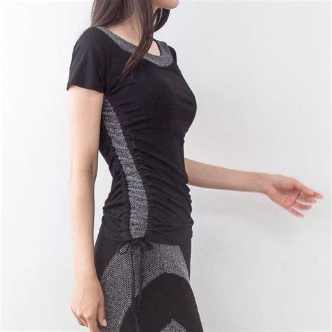 퀸잇 실버 반짝이 옆 셔링 반팔 블라우스 스포츠 댄스복 티셔츠 여성 상의 라인 줌바 사교