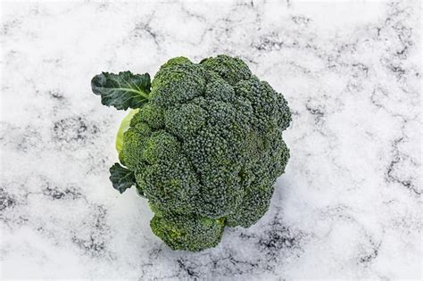 Premium Photo Raw Ripe Green Broccoli Cabbage