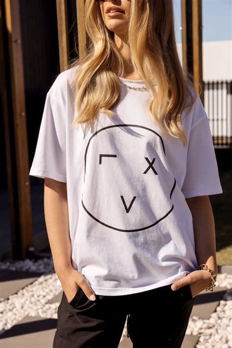 SMILEY T-Shirt White – A L E X A N D R A