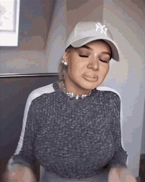 Shirin David Boobs  Shirin David Boobs Bounce S Entdecken Und