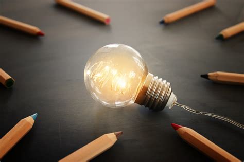 교육 개념 이미지 창의적인 아이디어와 혁신 칠판위에 은유로 전구 0명에 대한 스톡 사진 및 기타 이미지 0명 가능한 개념 Istock