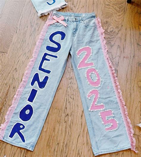 15 Cutest Senior Jeans Ideas We Re Obsessing Over Right Now Artofit