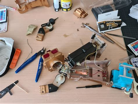 Cem Tezcan Personal Portfolio Botoy 1986 A Lazy Robot Repair Story