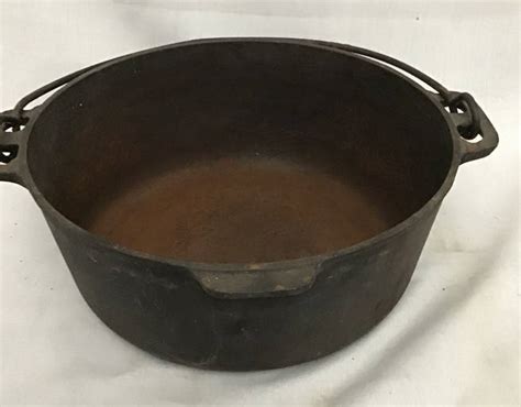 Vintage Cast Iron Dutch Oven