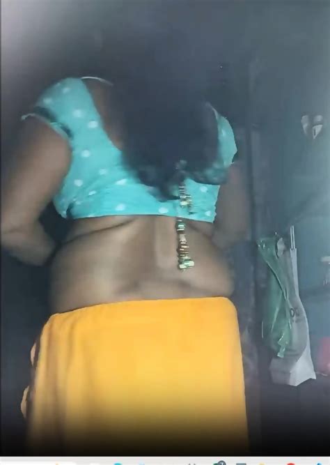 Sexy Seela Showing Her Navel