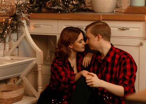 12 Days Of Sexy Xmas A Guide To Naughty Christmas Fun Honeycombers