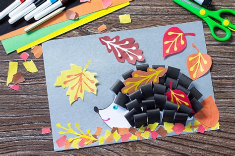 고슴도치와 낙 엽 잎의가 응용 프로그램 어린이 예술 프로젝트 바느질 아이 들을 위한 공예 복사본으로 최고 볼 수 있습니다 0명에 대한 스톡 사진 및 기타 이미지 Istock