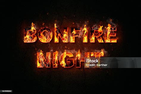 폭발적인 불꽃과 불타는 불씨와 어두운 배경에 불타는 서예와 모닥불 밤 텍스트 가이 포크스의 밤을 위한 카드 또는 포스터 0명에 대한 스톡 사진 및 기타 이미지 Istock