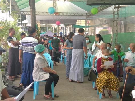 ကျောက်တံတားမြို့နယ်တွင် အသက် ၄၀ နှစ် အထက်ရှိသူများအား ကိုဗစ် ၁၉ ရောဂါ ကာကွယ်ဆေးများ ဆက်လက်ထိုးန