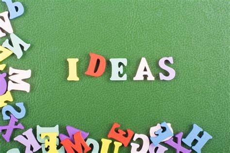 녹색 배경에 다채로운 Abc 알파벳 블록 나무 편지에서 구성 된 아이디어 단어 광고 텍스트에 대 한 공간을 복사 학습 영어 개념입니다 0명에 대한 스톡 사진 및 기타 이미지