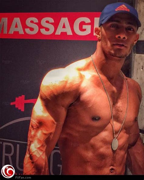 محمد رمضان ينفي ضبطه وإحضاره لاعتدائه بالضرب على شاب خبر في الفن