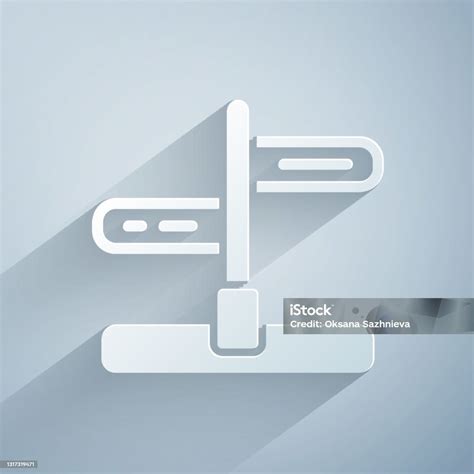 종이 는 도로 교통 표지판을 잘라 회색 배경에서 격리된 표지판 아이콘입니다 포인터 기호입니다 격리 된 거리 정보 표지판 방향