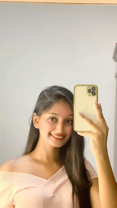 කවුරුන්දෝ නොදනිමි මං නුඹවම මා පැතුවේ 💗 Shorts Viralvideo Srilanka Sinhala Short Trending