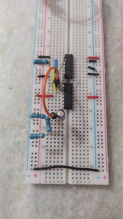 i am trying to make moritz klein s vco but everytime i connect it to