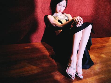 喜欢美女的浪子 On Twitter 书欣蛮拼的嘛，最近一直在高强度展示自己的身体，虞书欣自信：无论巨乳，美腿，或者玉足，自己都能熟练运用它们榨取出男人的精液，用以满足自己。 巨乳