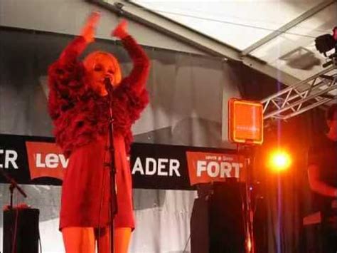 Little Boots Stuck On Repeat Sxsw Levis Fader Fort Youtube
