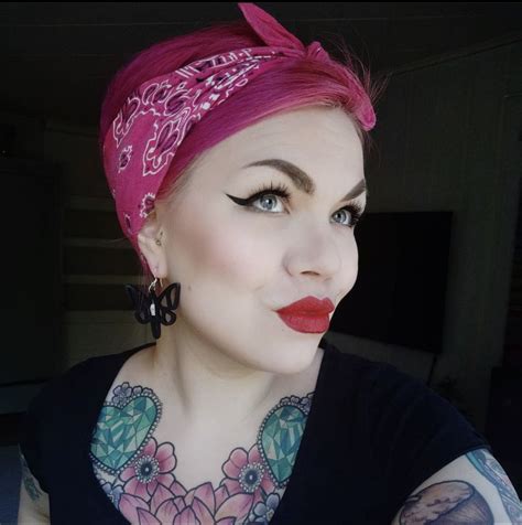 Pin By Am On Bandana And Pinup Bandana Girl Pink Bandanas Girl