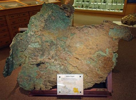 무료 이미지 록 목재 수집 박물관 플레이트 북극의 자료 조각 미술 디스플레이 캐나다 갱도 위치 정보 태그가 지정된 무거운 앨버타 에드먼턴