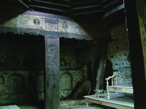 დედაბოძი კახურ ერდო გვირგვინიან სახლში