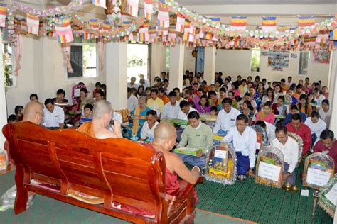 မိုင်းယုမြို့၌ စုပေါင်းဝါဆိုသင်္ကန်း ဆက်ကပ်လှူဒါန်း Information And Public Relations Department