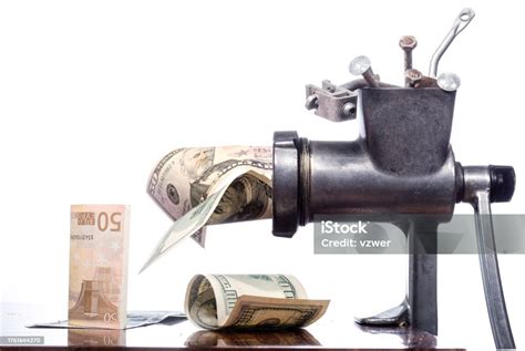 금속으로 만든 돈 다양한 금속의 재활용 금속 재활용 철 가공 흰색 배경에 0명에 대한 스톡 사진 및 기타 이미지 0명 강철 구리 Istock