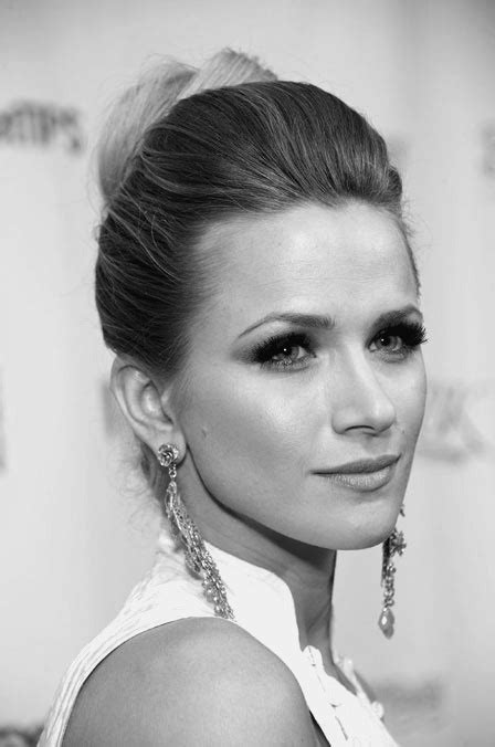 Shantel Vansanten Hair Styles Womens Hairstyles High Bun Hairstyles