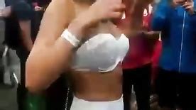 Flagra Amadora Gostosa Se Empolgou Na Rave E Mostrou Os Peitos Cnn Amador