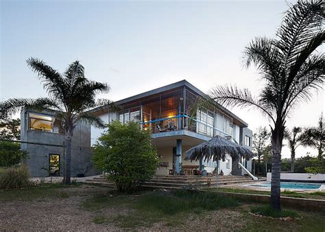 Phillip Lühl Uses Bagged Concrete Bricks For Namibia House Extensions
