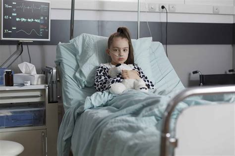 Mãe Resolve Deixar Filha Sozinha No Hospital Na Noite De Natal E