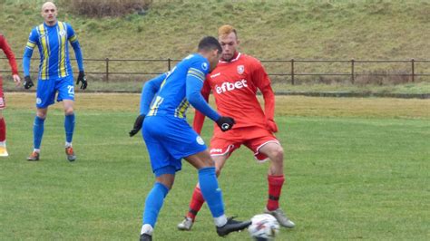 Карнобат удари Спартак Пловдив и е близо до спасението