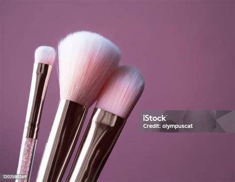 복사 공간이있는 분홍색 배경에 분홍색 화장품 나일론 메이크업 브러시 세트 0명에 대한 스톡 사진 및 기타 이미지 0명 개인 장식품 개체 그룹 Istock