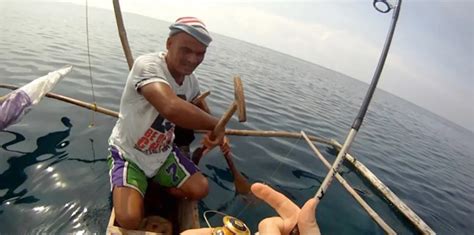 سمكة فريدة تثير ذهول الصيادين في الفلبين صور إرم نيوز