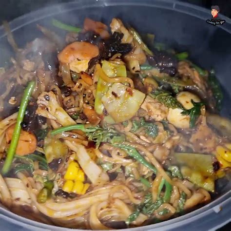 စစ်ကိုင်းမြို့ ပန်းတောရပ် ကမ်းနားလမ်း စကုမှော်ကျောင်းအနီး 3 Color Food