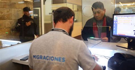 Con Una Aplicación De Uso Obligatorio El Gobierno Comenzará A Monitorear A Todas Las Personas